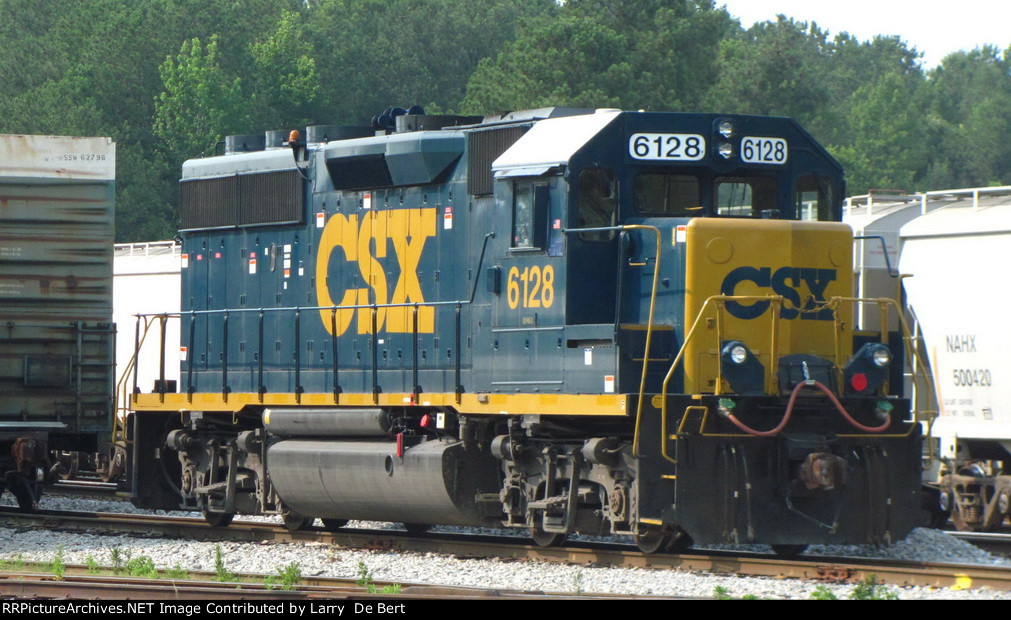 CSX 6128 Doghouse switcher